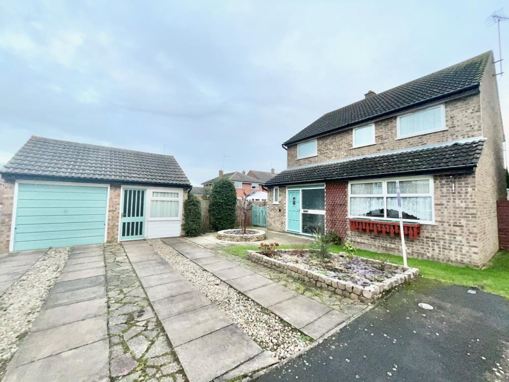 4 bedroom detached house for sale in Durham Close, Sawtry, Huntingdon, PE28