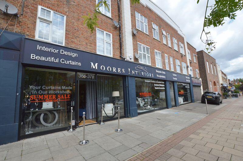 2 bedroom flat for sale in Uxbridge Road, Hatch End, HA5