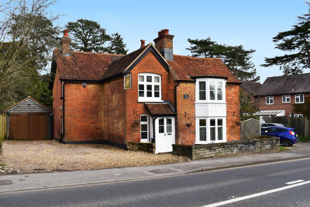 4 bedroom detached house for sale in Swan Green, Emery Down, Lyndhurst ...