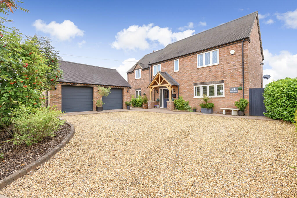 5 bedroom detached house for sale in Yew Tree Lane, Wistanswick, Market ...