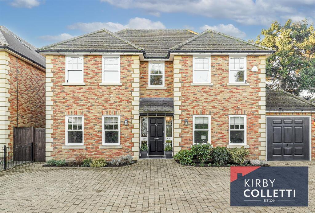 5 bedroom detached house for sale in Cozens Lane West, Broxbourne, EN10