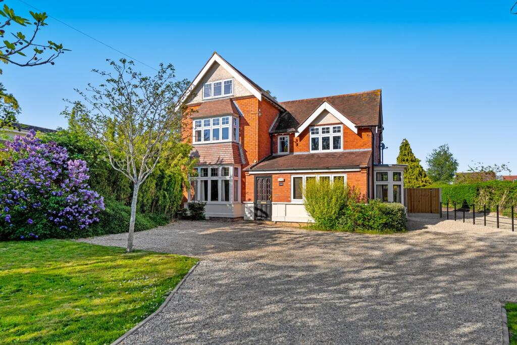 4 bedroom detached house for sale in Innsworth Lane, Churchdown, GL3