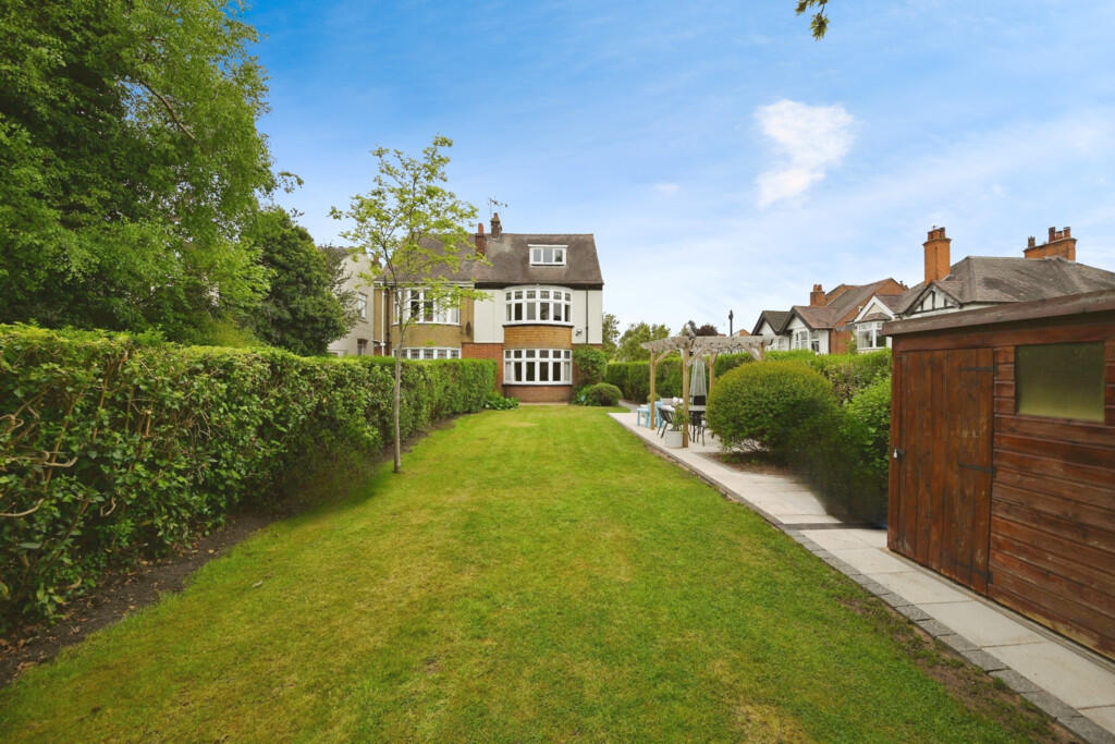 5 bedroom semi-detached house for sale in Lancaster Road, Rugby, CV21