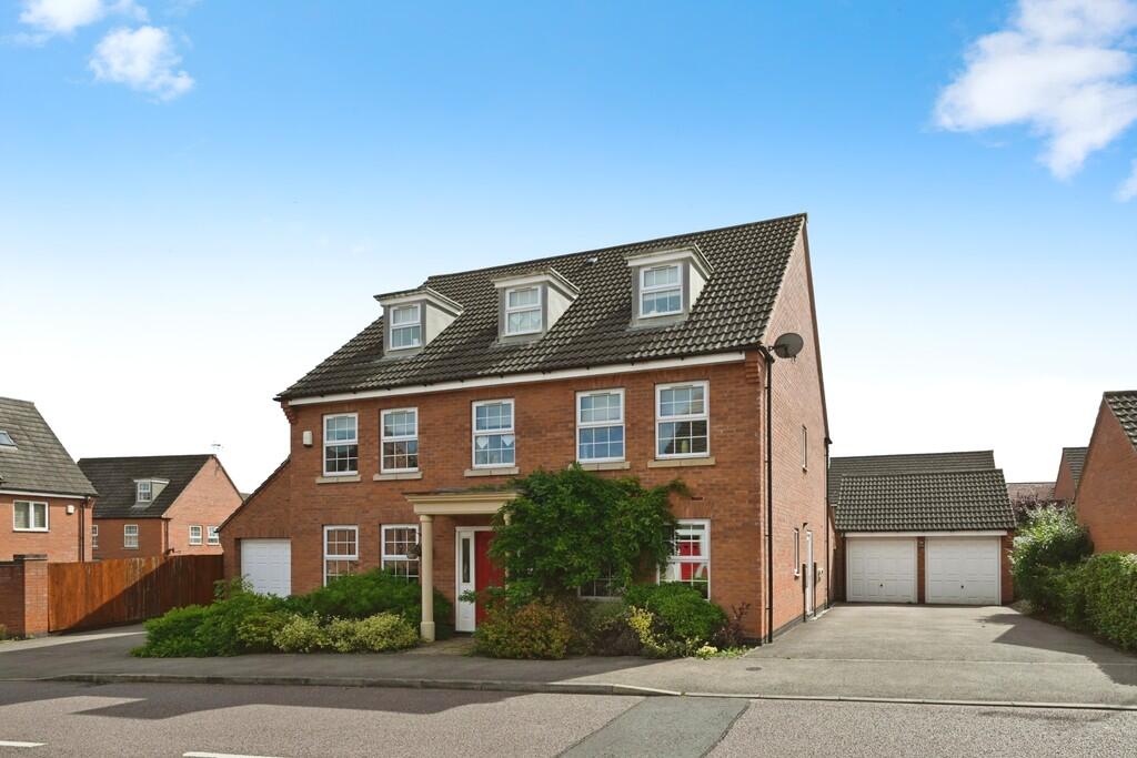 5 bedroom detached house for sale in Crackthorne Drive, Coton Park ...