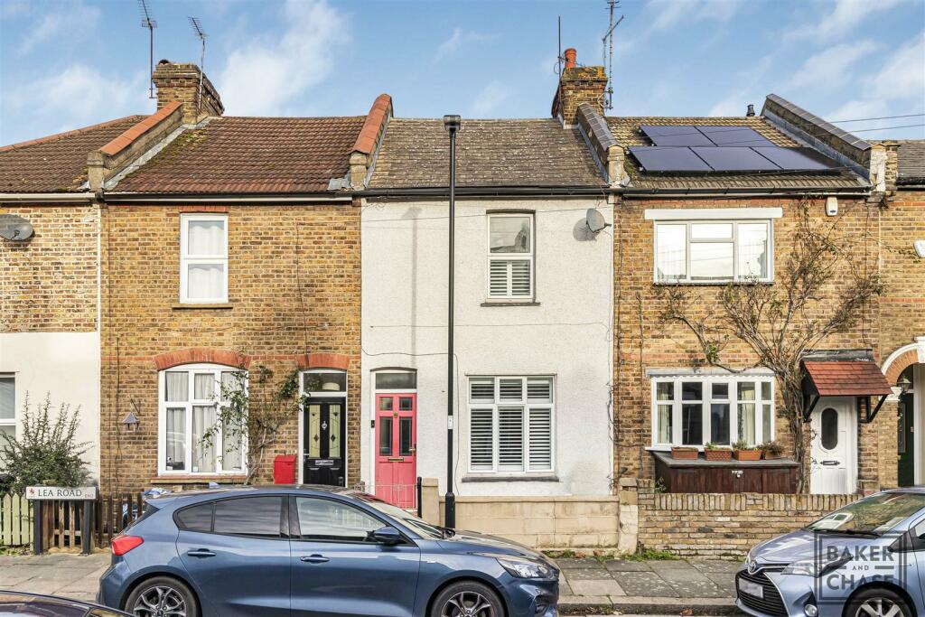2 bedroom house for sale in Lea Road, Enfield, EN2