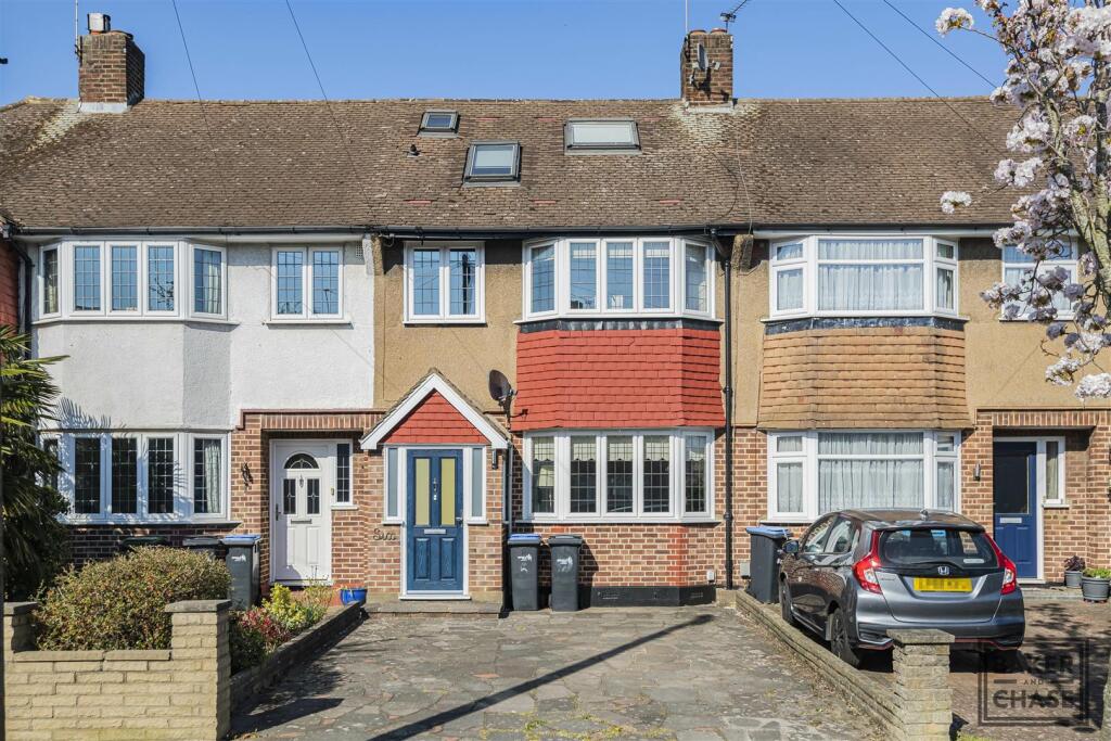 4 bedroom terraced house for sale in Kenilworth Crescent, Enfield, EN1