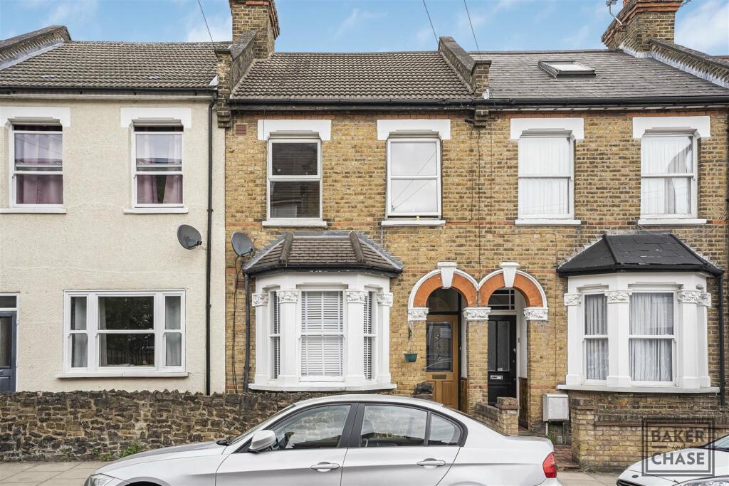 1 bedroom flat for sale in Trinity Street, Enfield, EN2