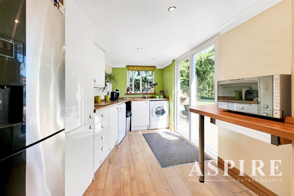 3 bedroom semi-detached bungalow for sale in High Road, Benfleet, SS7