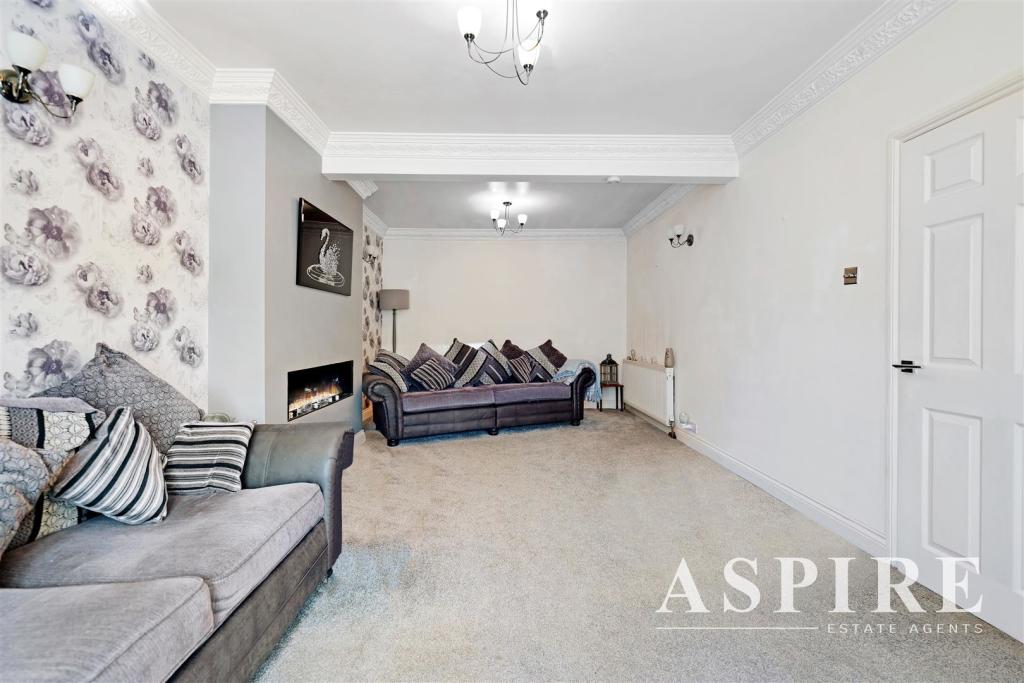 3 bedroom semi-detached bungalow for sale in High Road, Benfleet, SS7