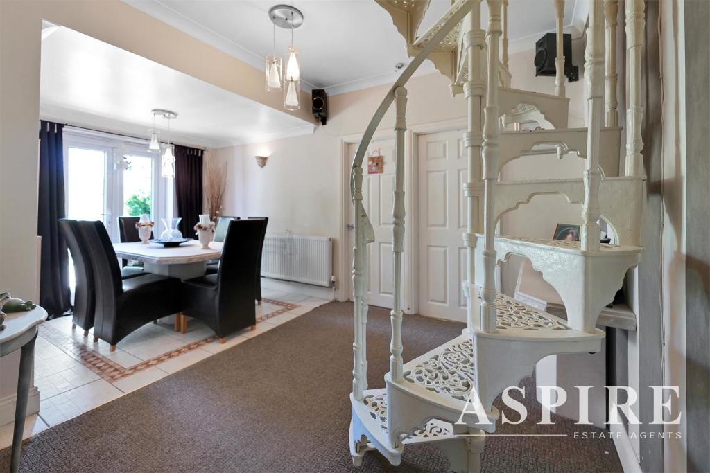 3 bedroom semi-detached bungalow for sale in High Road, Benfleet, SS7