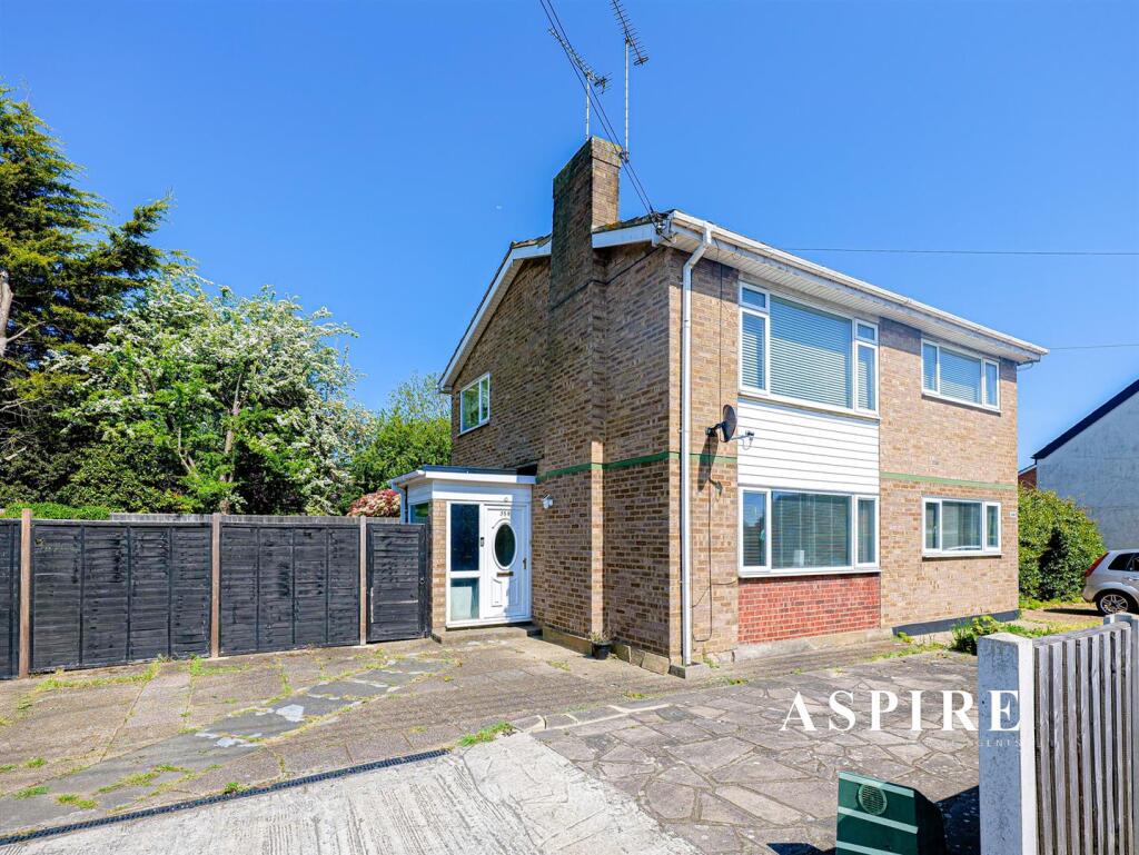 2 bedroom flat for sale in High Road, Benfleet, SS7