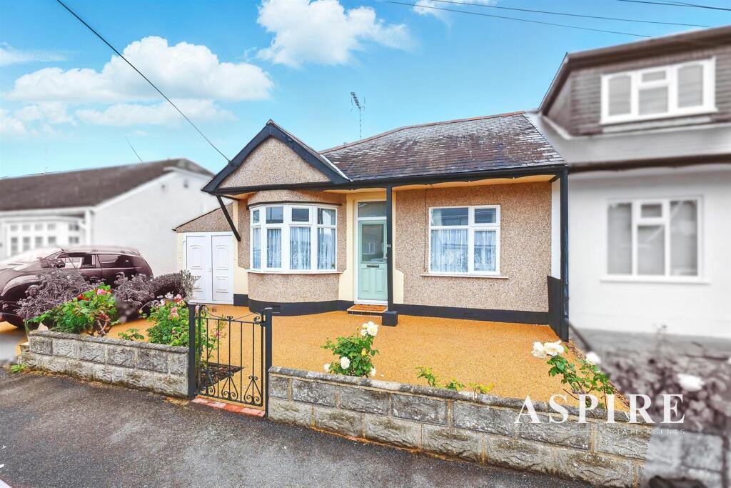 2 bedroom semi-detached bungalow for sale in Church Road, Hadleigh ...