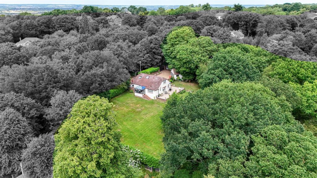 4 bedroom detached house for sale in VIDEO PRESENTATION INSIDE - Hill ...