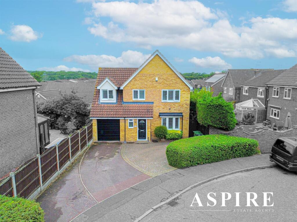4 bedroom detached house for sale in Althorne Close, Basildon, SS13