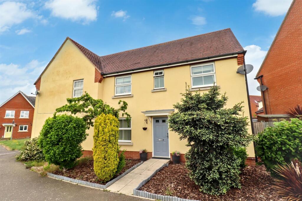 3 bedroom semi-detached house for sale in Russell Close, Witham, CM8