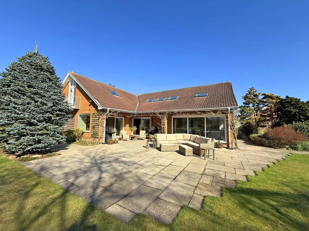 6 bedroom detached house for sale in High Street, Burniston ...
