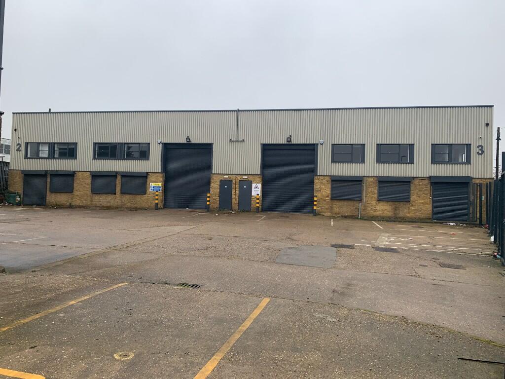 Warehouse to lease in 2-3, Pasadena Trading Estate, North Place ...