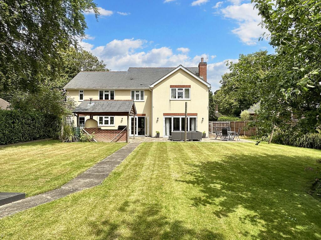 5 bedroom detached house for sale in Lime Walk, Dibden Purlieu, SO45