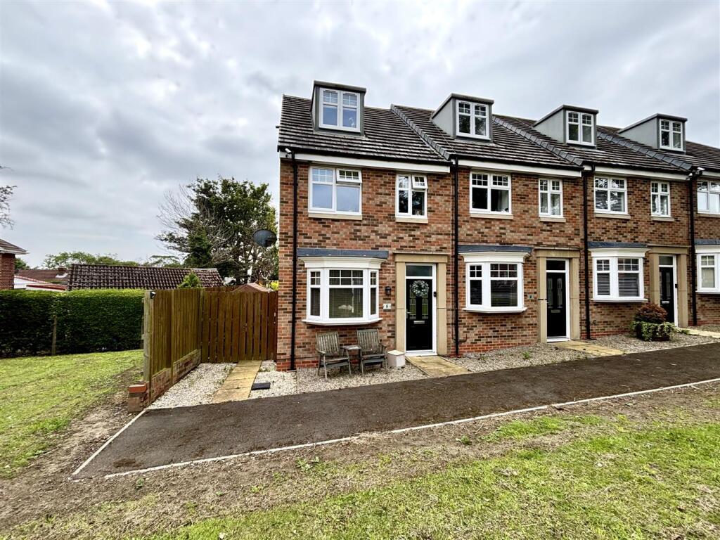 3 bedroom end of terrace house for sale in The Village Green, Wingate ...