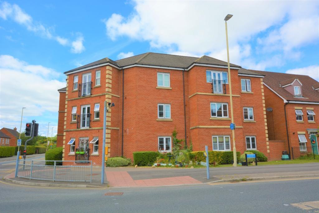2 bedroom flat for sale in Holbeach Drive, Kingsway, GL2