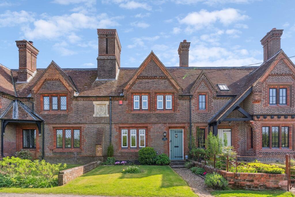 3 bedroom cottage for sale in Common Road, Studham, Bedfordshire, LU6