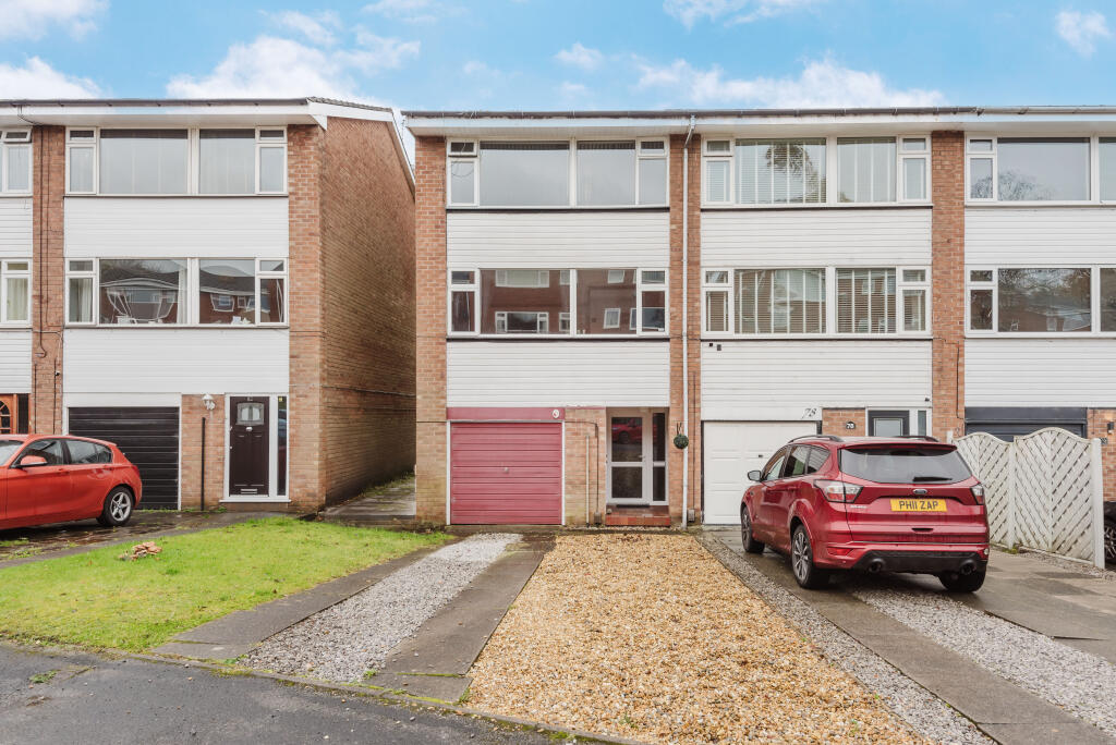 3 bedroom town house for sale in Beech Farm Drive, Macclesfield, SK10