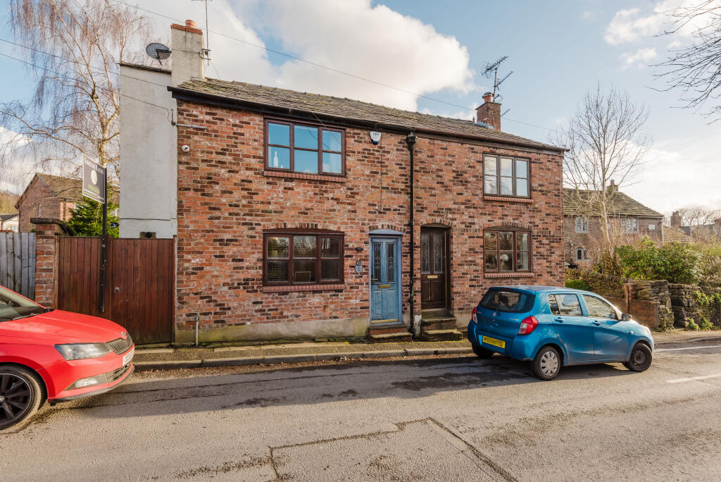 2 bedroom semi-detached house for sale in Gunco Lane, Macclesfield, SK11