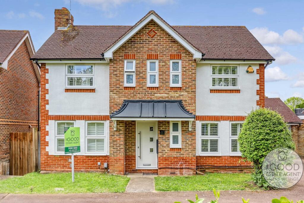 4 bedroom detached house for sale in Roding Gardens, Loughton, IG10