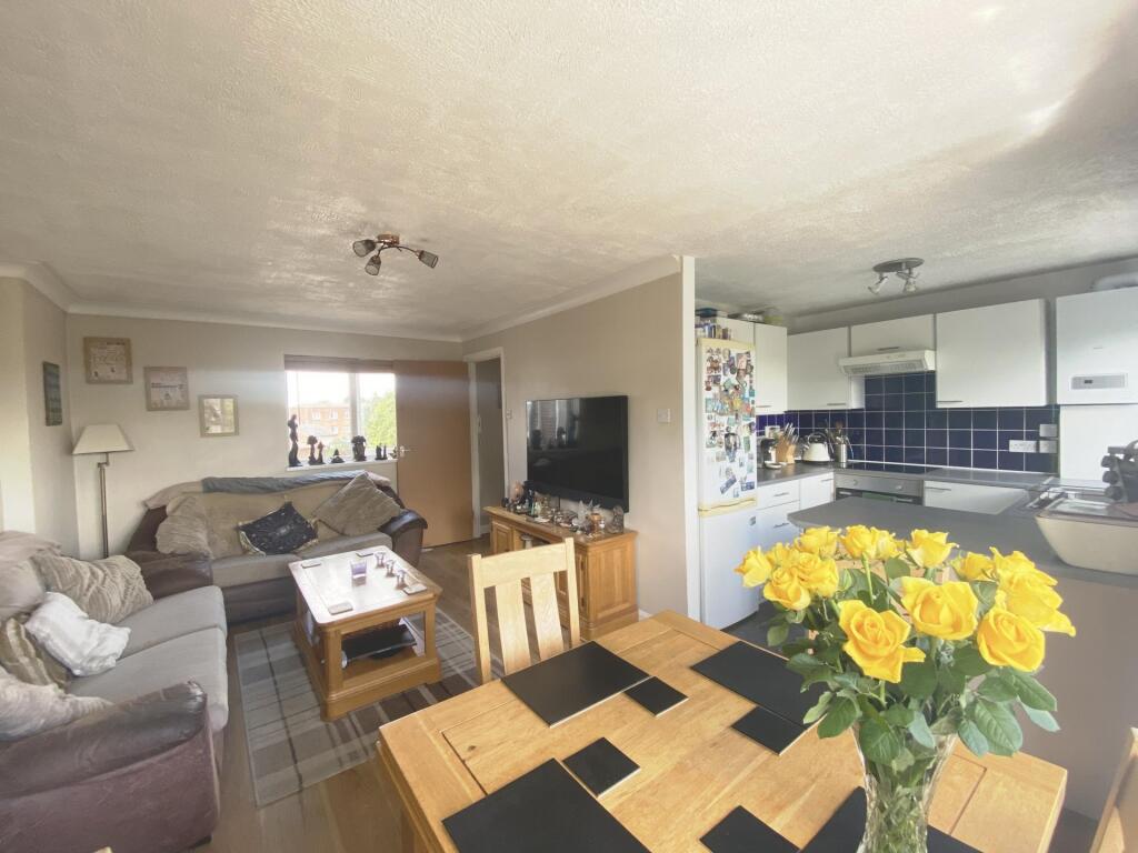 2 bedroom apartment for sale in Morris Way, London Colney, AL2