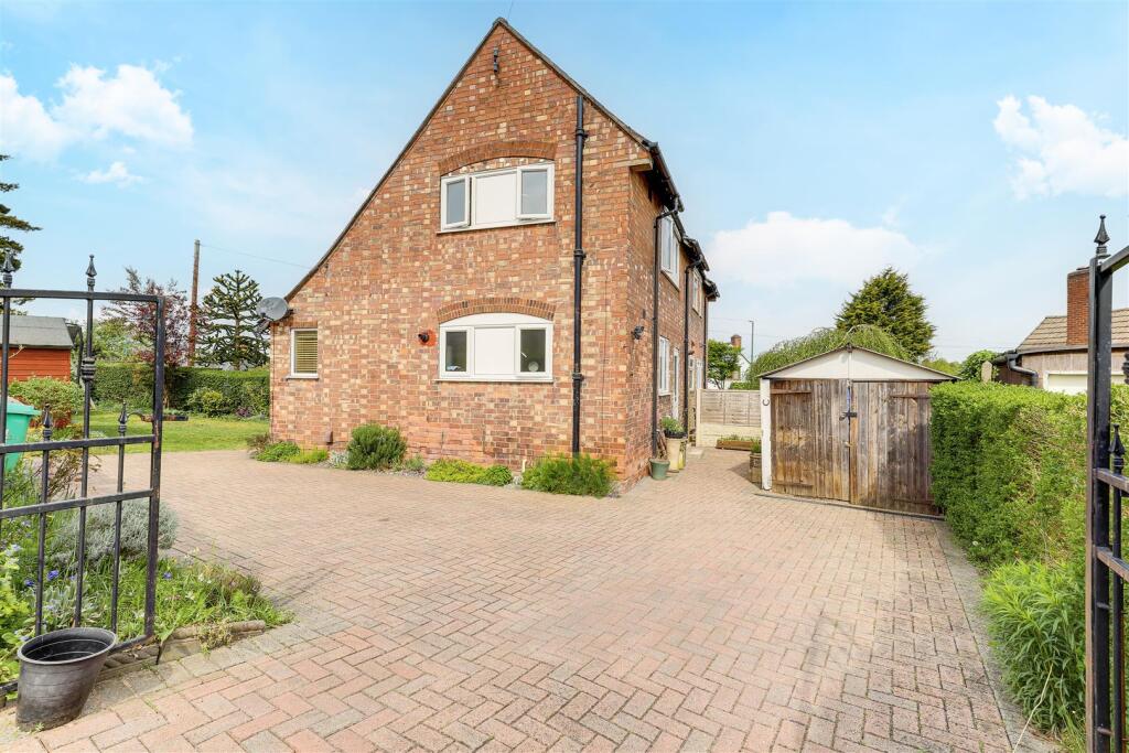3 bedroom semi-detached house for sale in Rushcliffe Rise, Sherwood ...