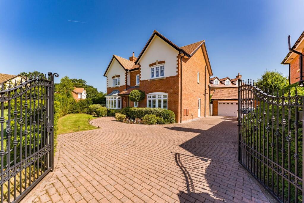 5 bedroom detached house for sale in Bletchley Park Way, Wilmslow, SK9