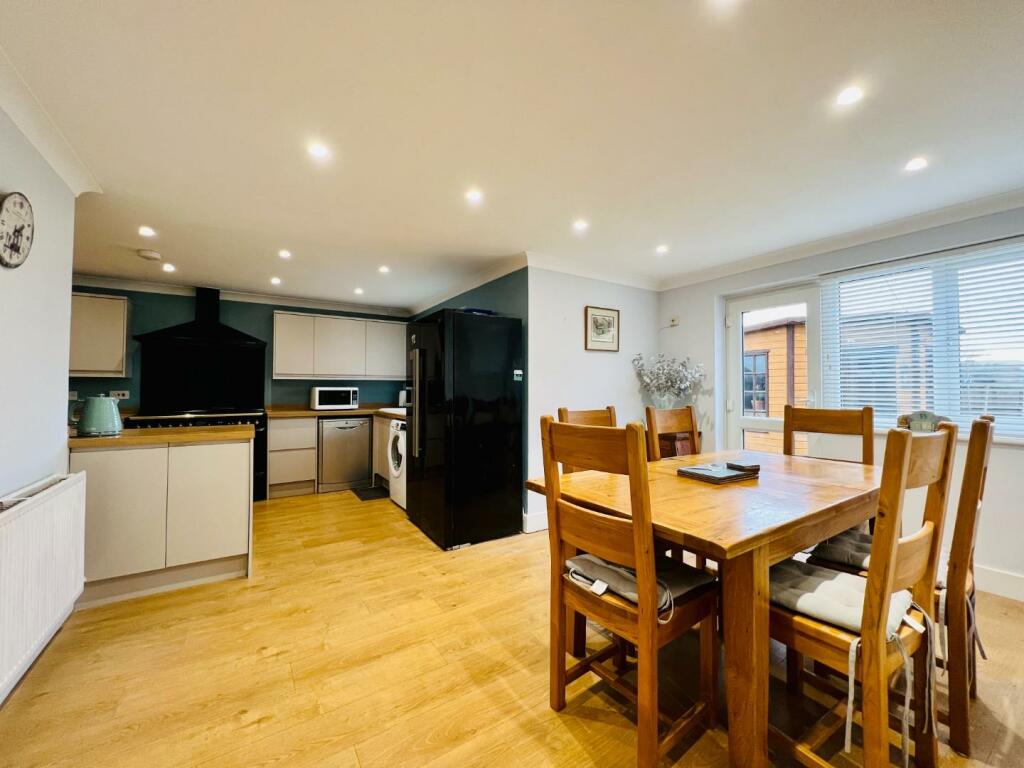 4 bedroom semi-detached house for sale in Dymchurch, TN29