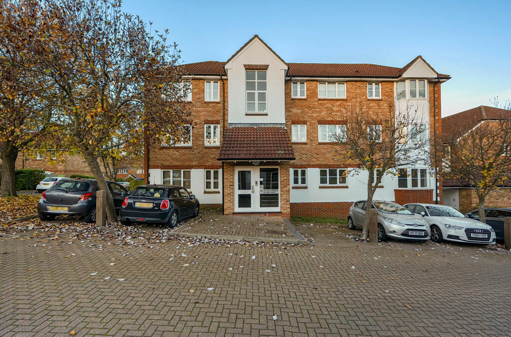 2 bedroom apartment for sale in Autumn Drive, Sutton, SM2