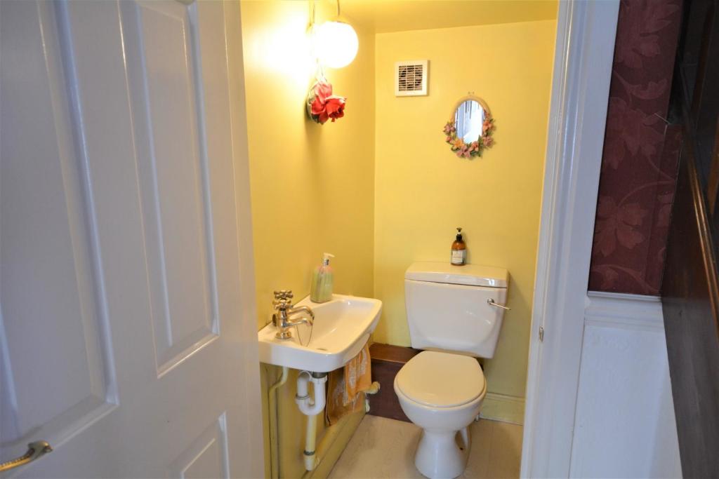 4 bedroom detached house for sale in Meadowcroft, Cockfield, Bishop ...