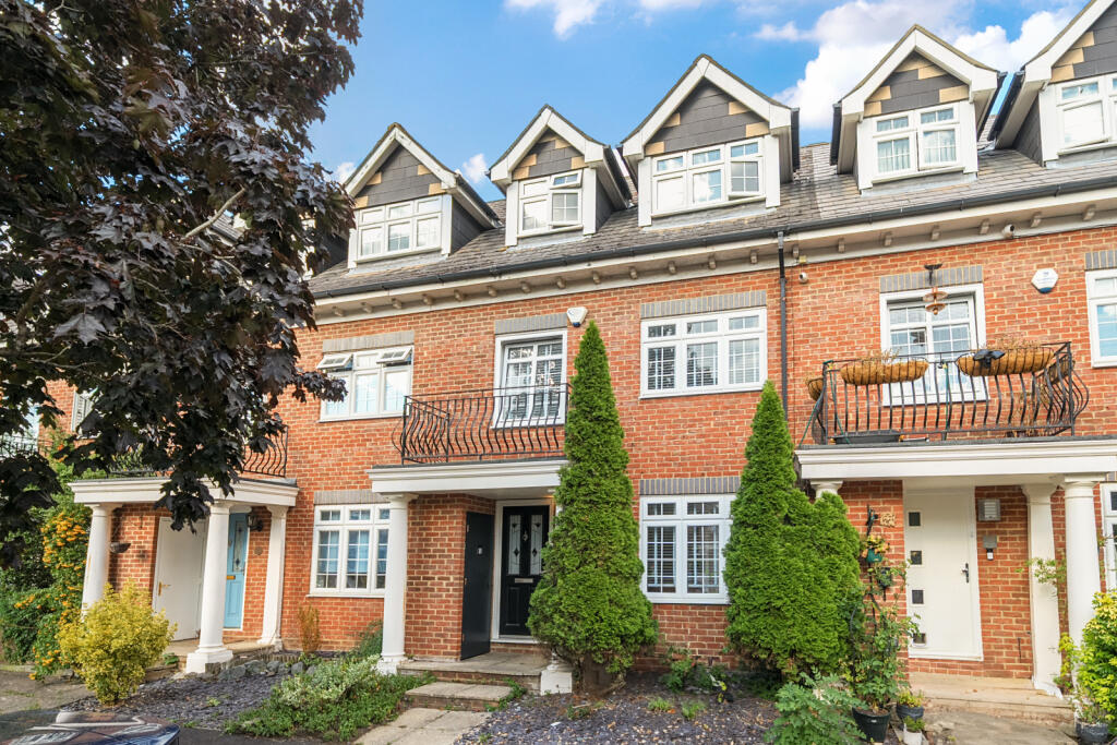 4 bedroom terraced house for sale in Addlestone, Surrey, KT15