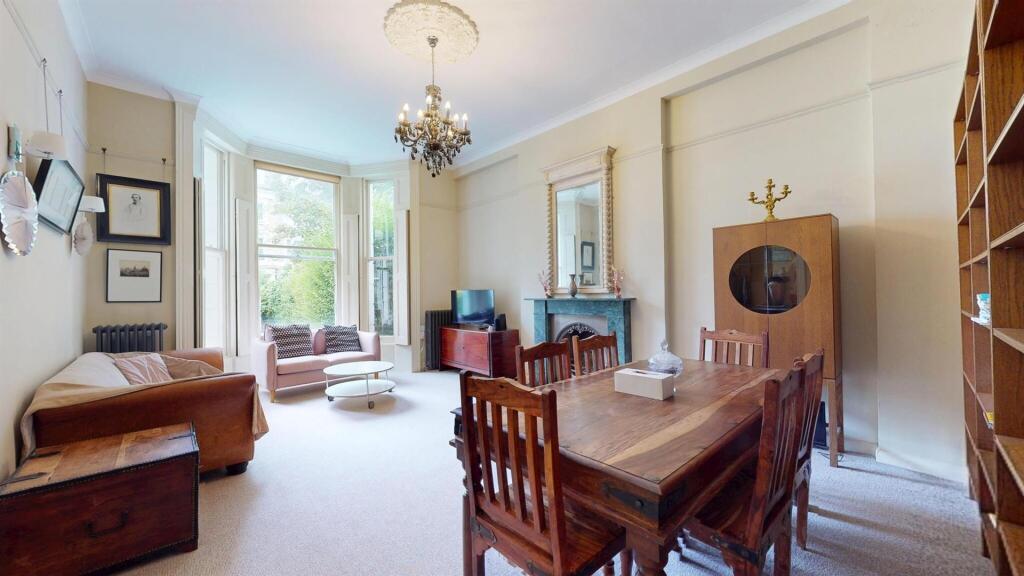 2 bedroom flat for sale in Elsham Road, W14