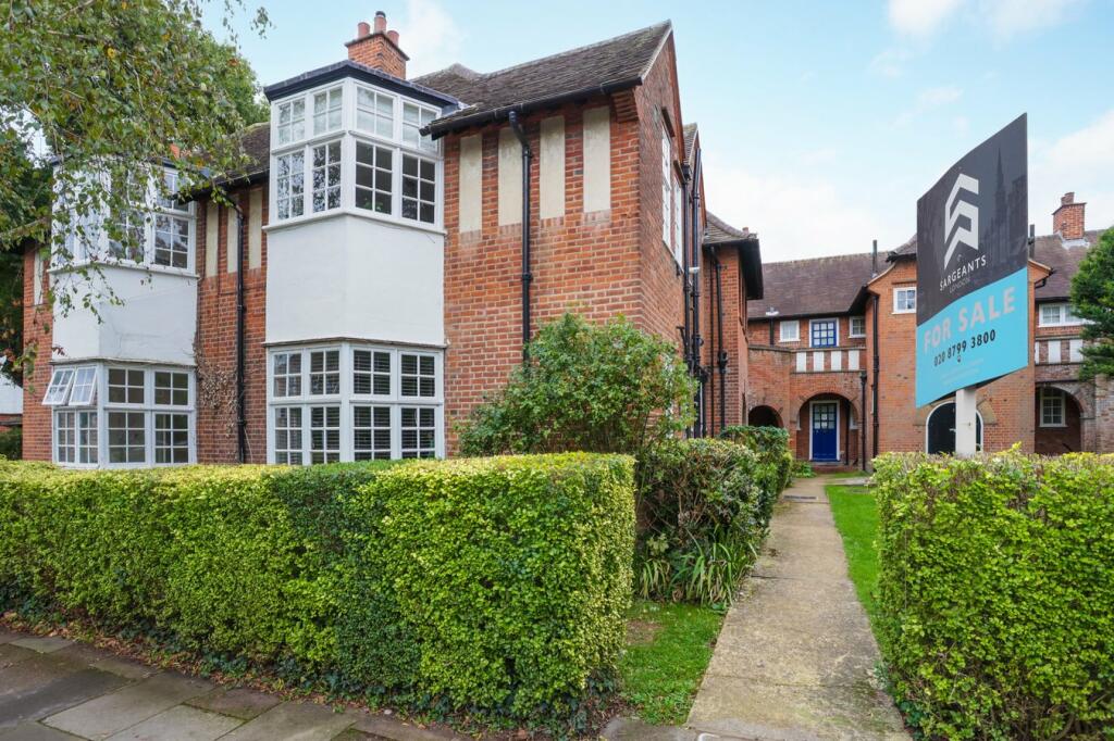 1 bedroom flat for sale in Holyoake Walk, Ealing, London, W5