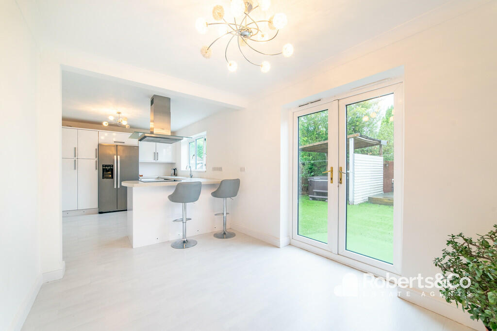 4 bedroom detached house for sale in Horrocks Fold, Much Hoole, PR4