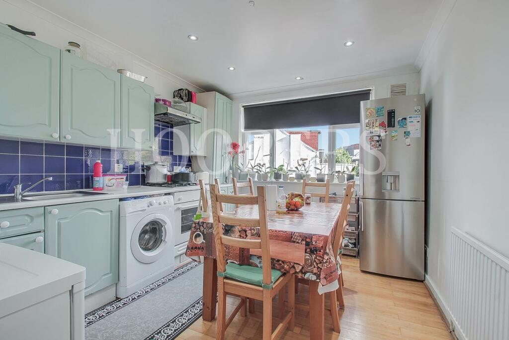 2 bedroom flat for sale in Neasden Lane, London, NW10