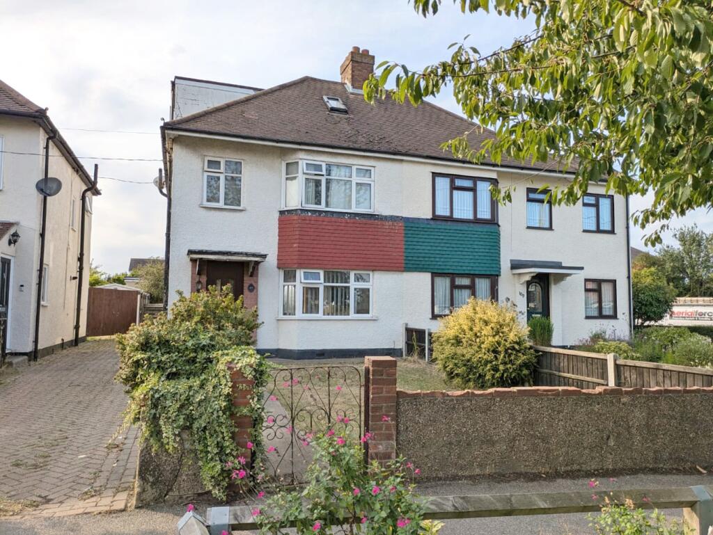 4 bedroom semi-detached house for sale in Hart Road, Thundersley, Essex ...