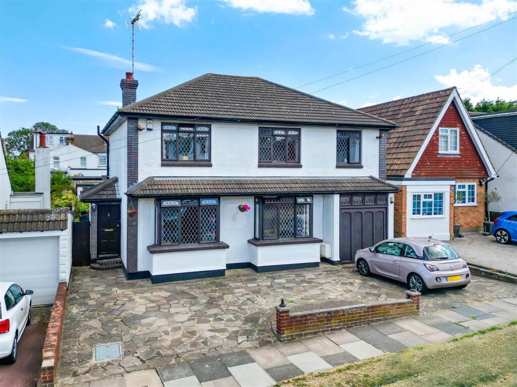 4 bedroom detached house for sale in FLEMMING AVENUE, Leigh-On-Sea, SS9
