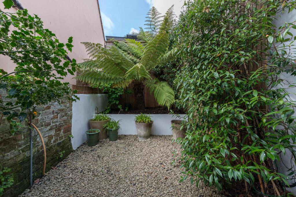 4 bedroom terraced house for sale in Middle Street, Deal, Kent, CT14