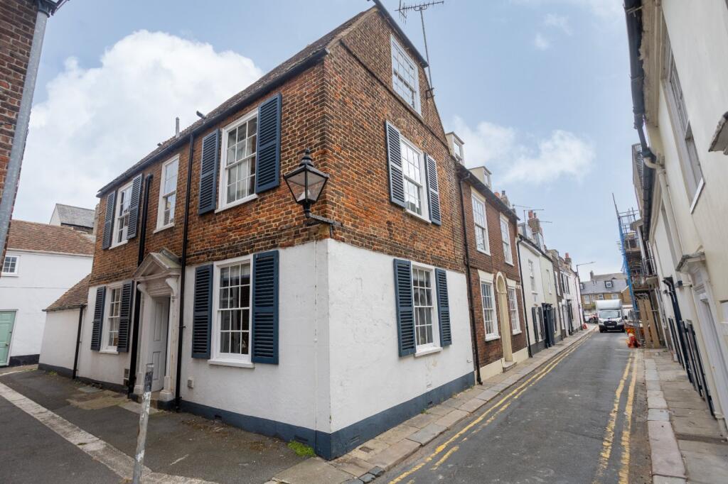 4 bedroom end of terrace house for sale in Middle Street, Deal, Kent, CT14
