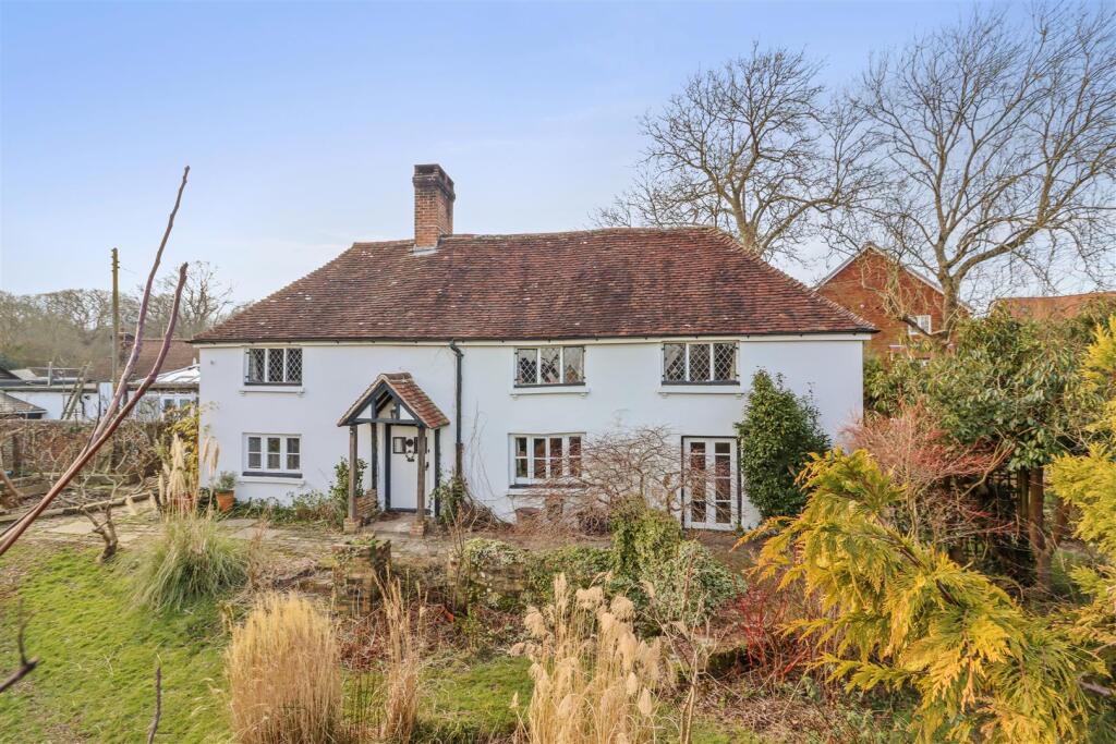 4 bedroom cottage for sale in South Road, Hailsham, BN27