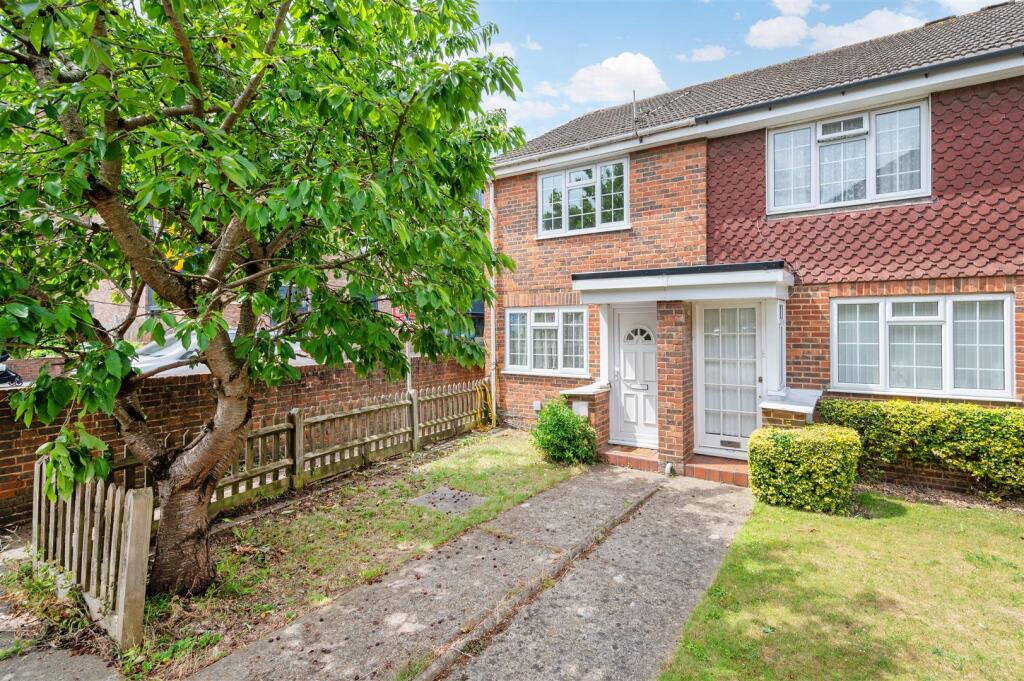 2 bedroom terraced house for sale in Upper High Street, Epsom, KT17