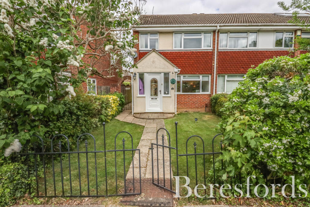 3 bedroom end of terrace house for sale in Swallow Path, Chelmsford, CM2