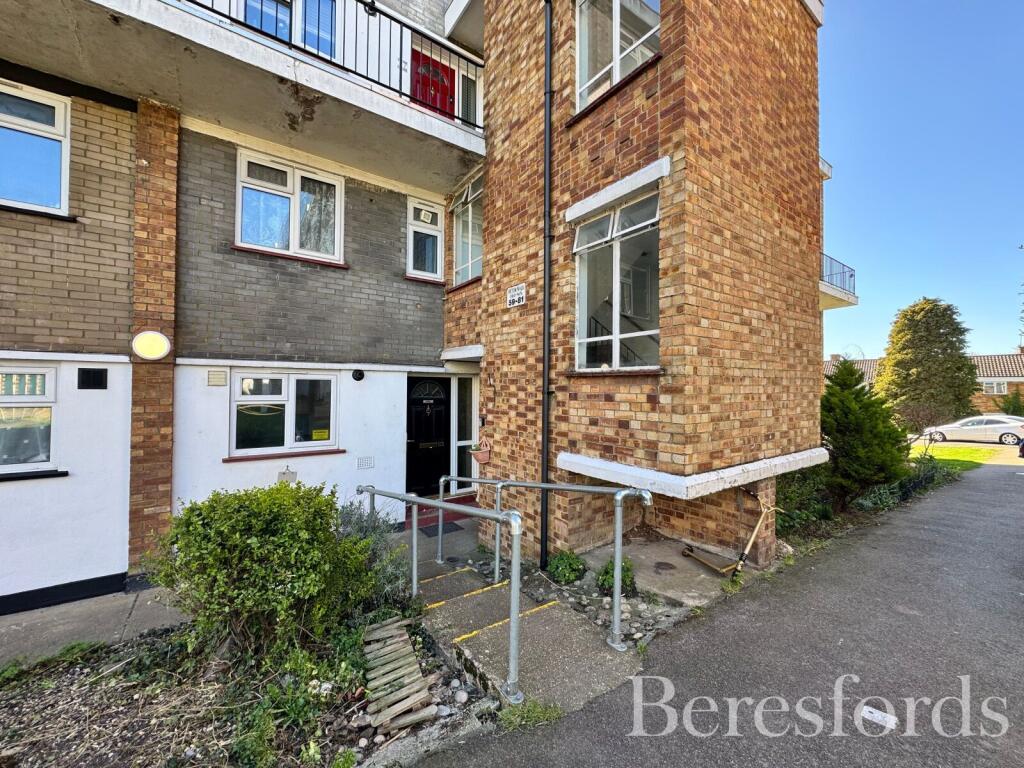 2 bedroom maisonette for sale in Victor Walk, Hornchurch, RM12