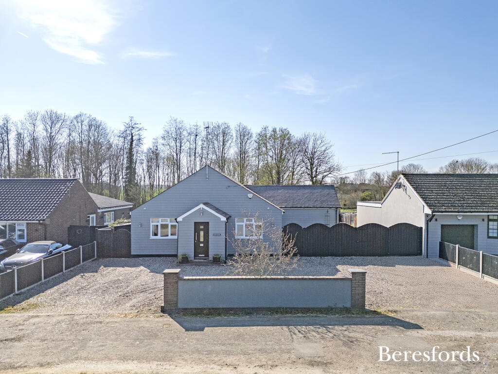 3 bedroom bungalow for sale in Boyton Cross, Roxwell, CM1