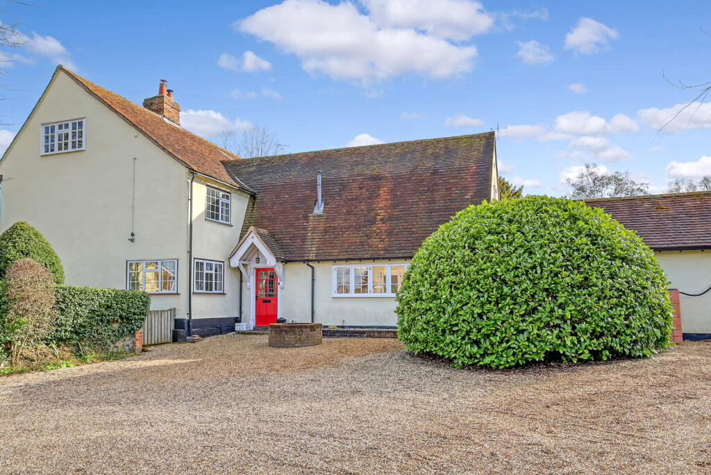 6 bedroom detached house for sale in Chelmsford Road, Dunmow, CM6