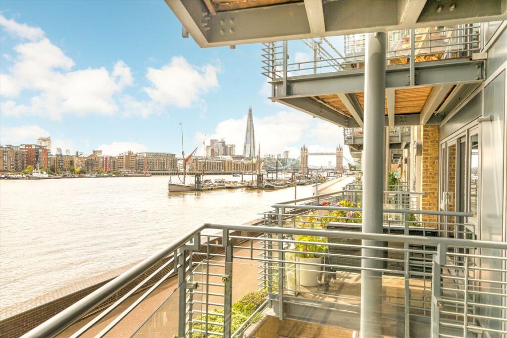 2 bedroom flat for sale in Wapping High Street, Wapping, E1W